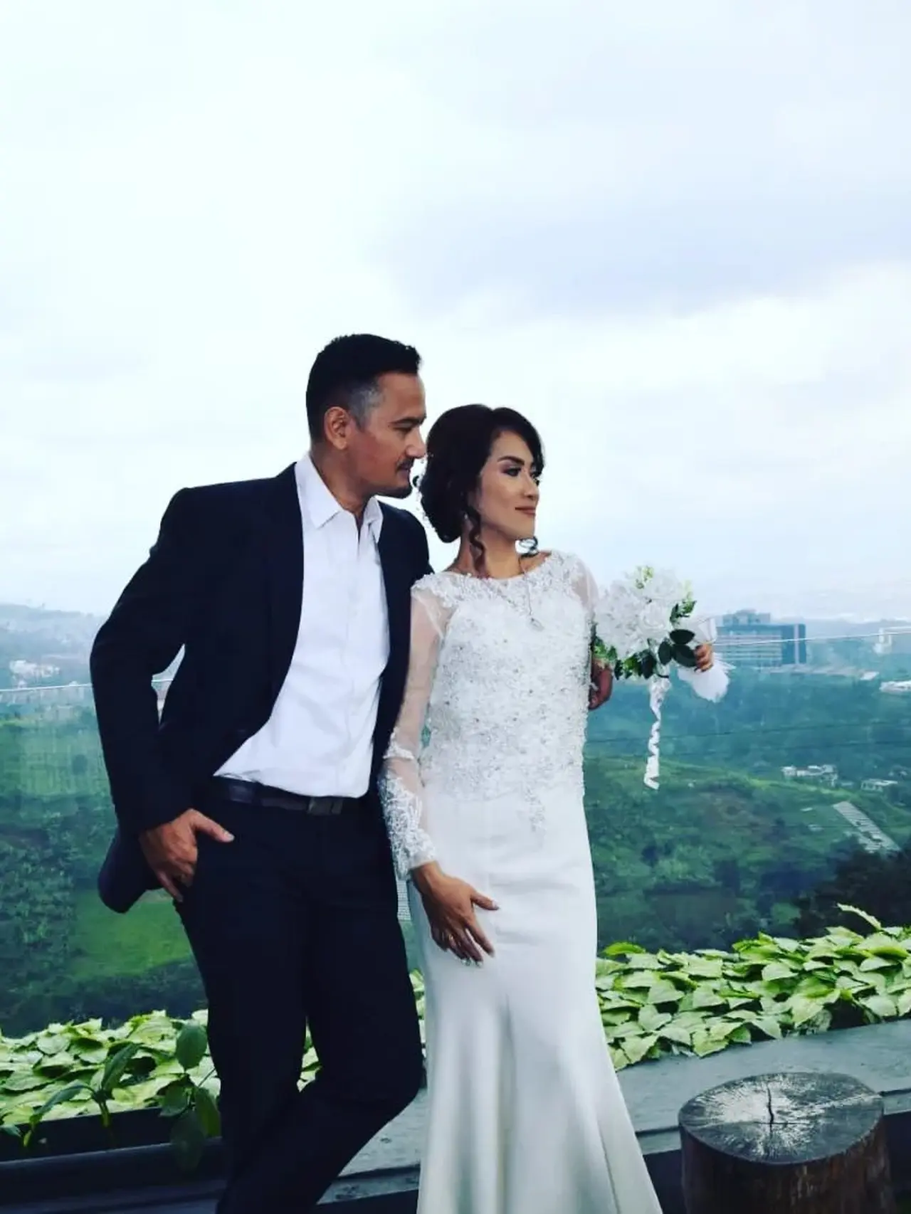 Mudjie Massaid Menikah Dengan Lucyana Terpincut Keindahan Mata Istri