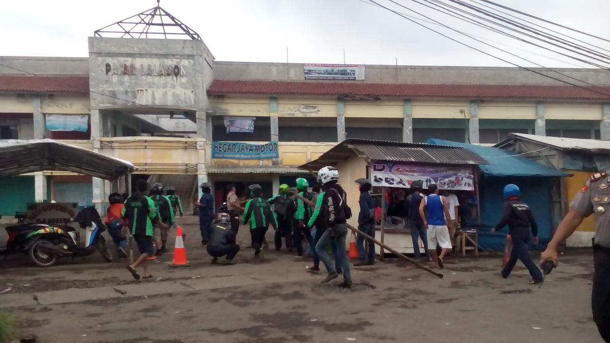 Ratusan Ojek Online Serbu Terminal Laladon Kabupaten Bogor - News ...
