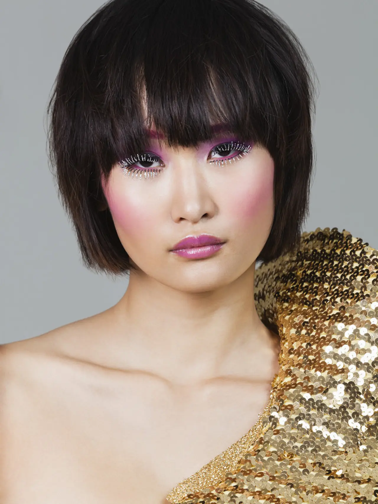 5 Rekomendasi Gaya Rambut Poni Depan yang Bikin Tampilan Awet Muda ...