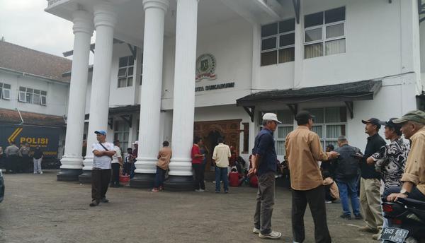 Mengenal Warung Nasi Ibu Imas, Tempat Makan Sunda Legendaris di Bandung
