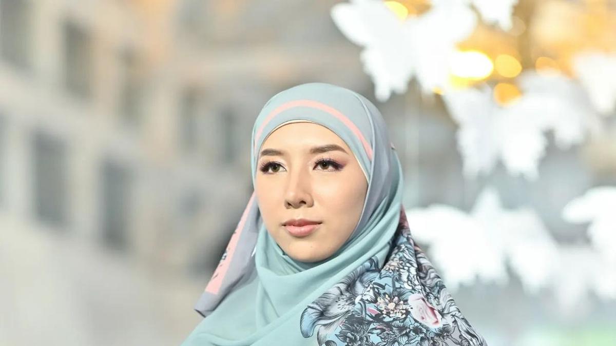 Gaya Nadia Tjoa Pakai Koleksi Hijab dan Baju Lebaran Ivan Gunawan ...