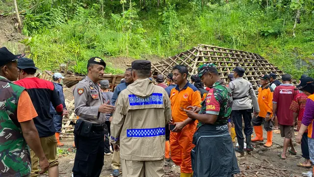 Longsor Hantam Rumah Warga di Gunungkidul hingga Rata dengan Tanah - Regional Liputan6.com