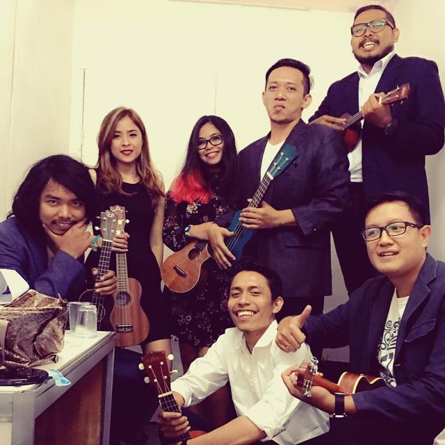 6 Potret Lawas Dodit Mulyanto dan Angelina Ci di Grup Musik D'Muls ...