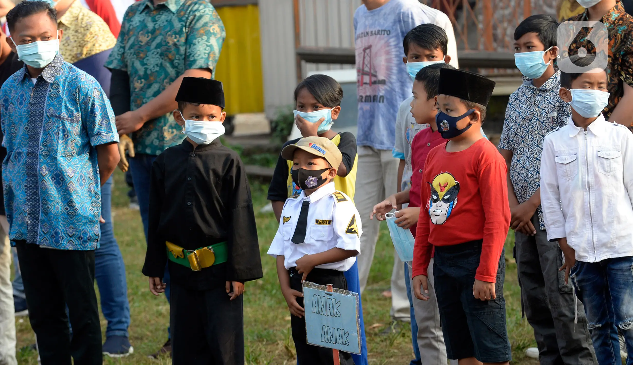 FOTO: Upacara Bendera 17 Agustus Ala Warga di Kelurahan Ciater - Foto ...