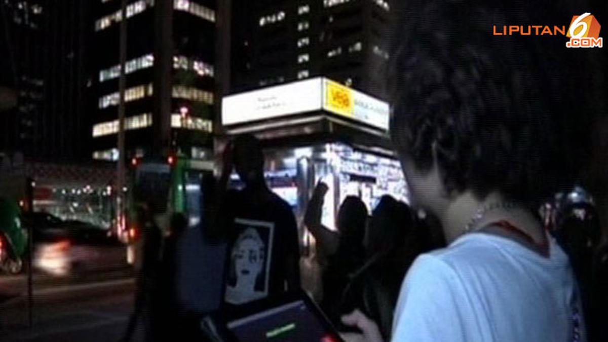 VIDEO: Asyiknya Main Video Game Dengan Gedung Jangkung Jadi Layar ...