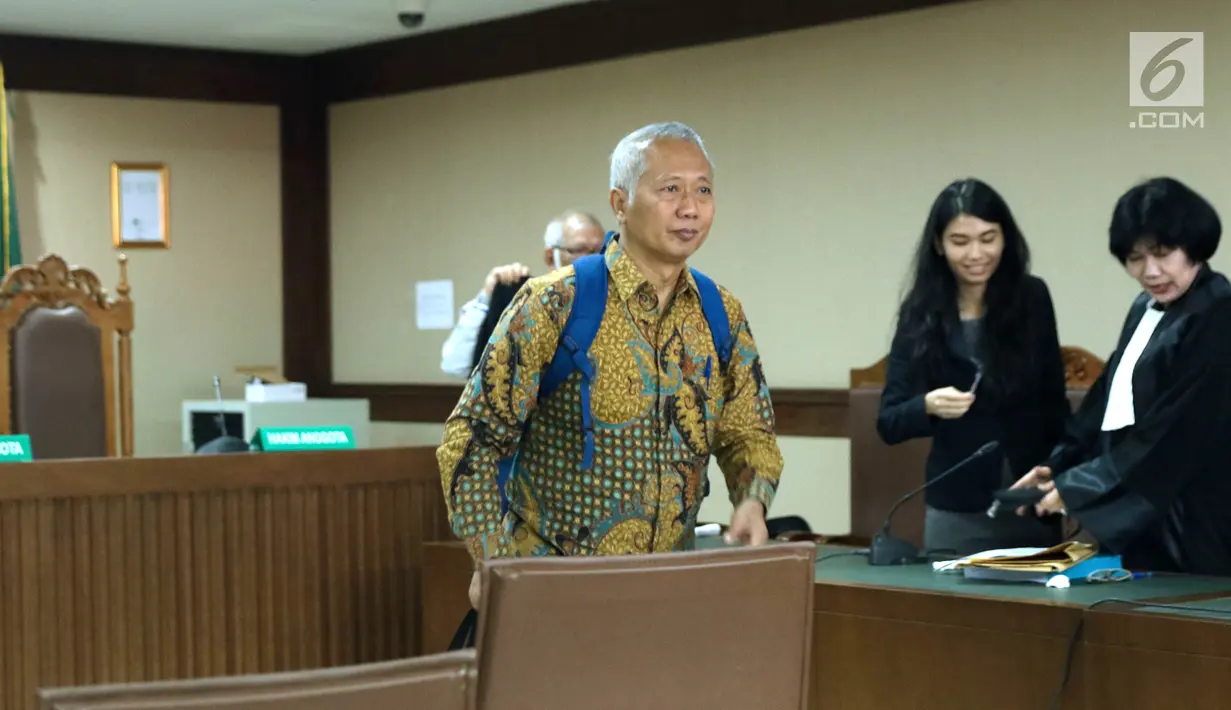 FOTO: Eks Dirjen Hubla Tonny Budiono Bacakan Nota Pembelaan - Foto ...