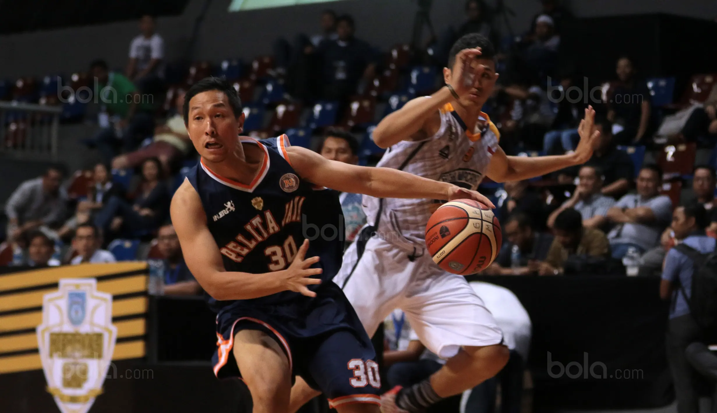 FOTO: Pelita Jaya Taklukan Satya Wacana - Ragam Bola.com