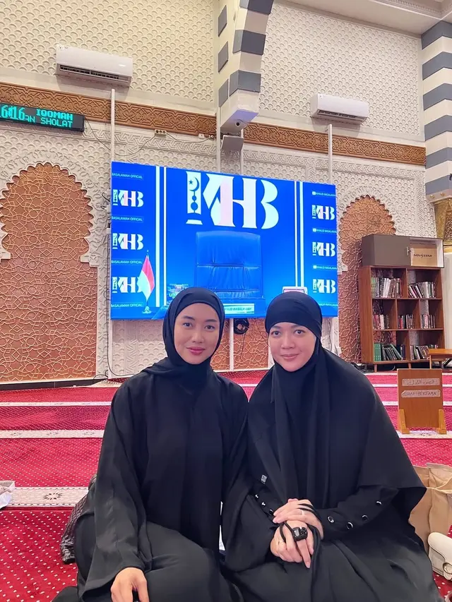 6 Potret Selfi Nafilah Mantan Istri Iwa K Mantap Berhijab, Ungkap Proses Hijrah - Hot Liputan6.com