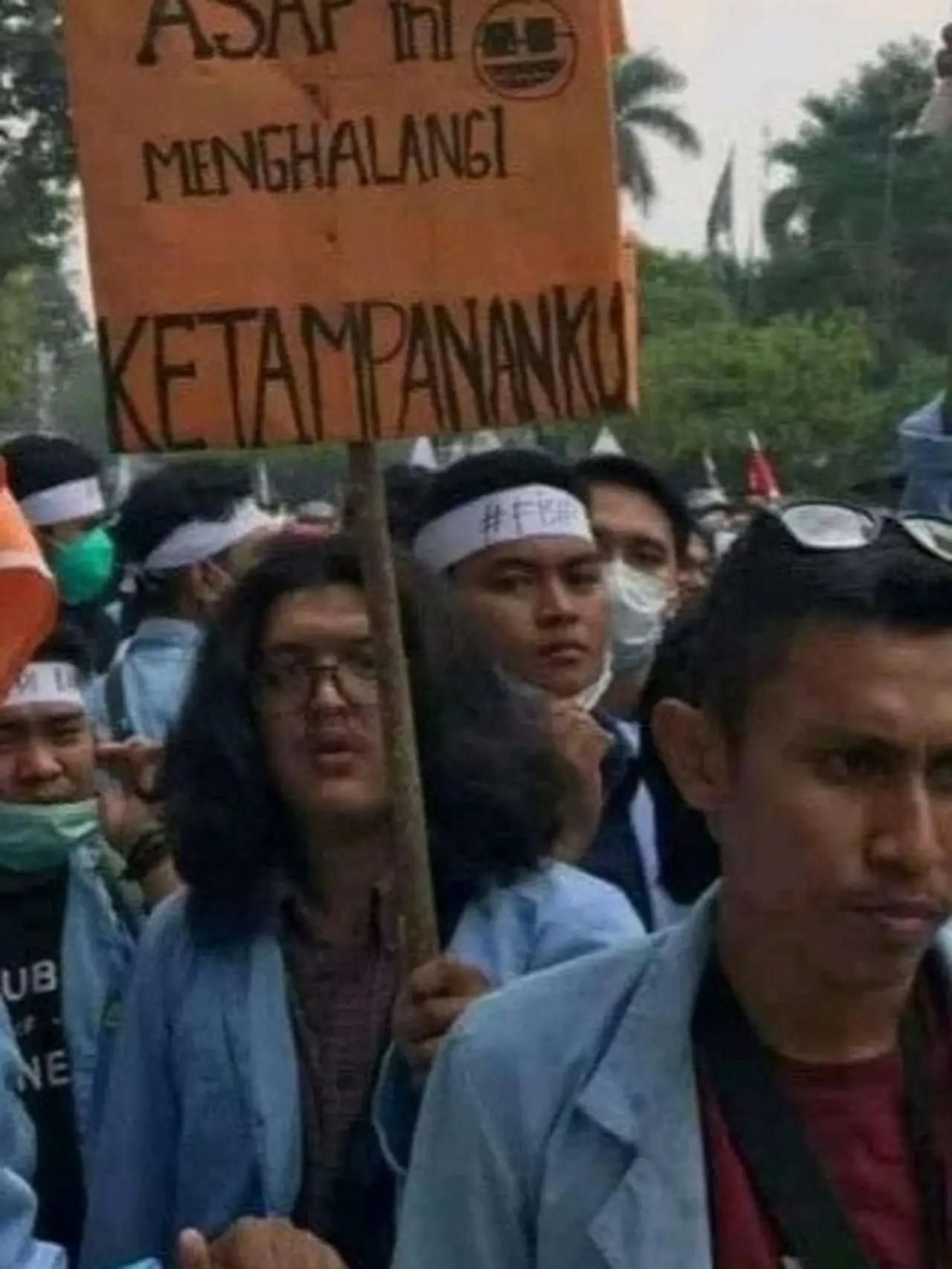 Top 3: Deretan Poster Nyeleneh Mahasiswa Saat Aksi Demo di DPR ...