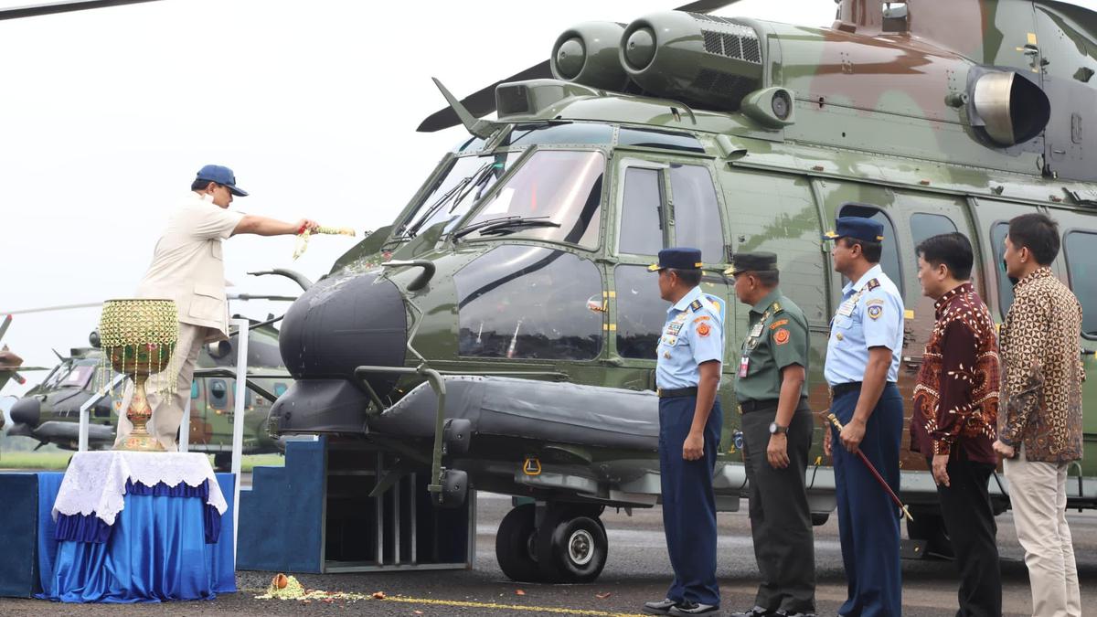 PTDI Serahkan Delapan Unit Helikopter Angkut untuk TNI AU