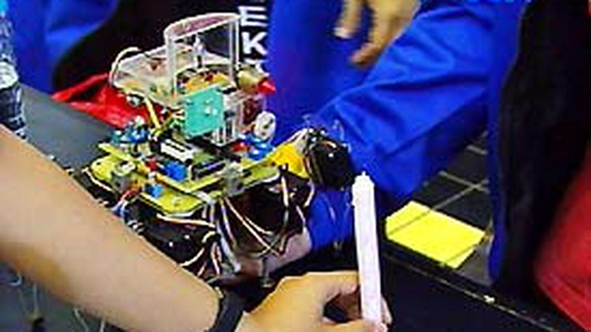 Kontes Robot Cerdas Indonesia Digelar di UI - News Liputan6.com