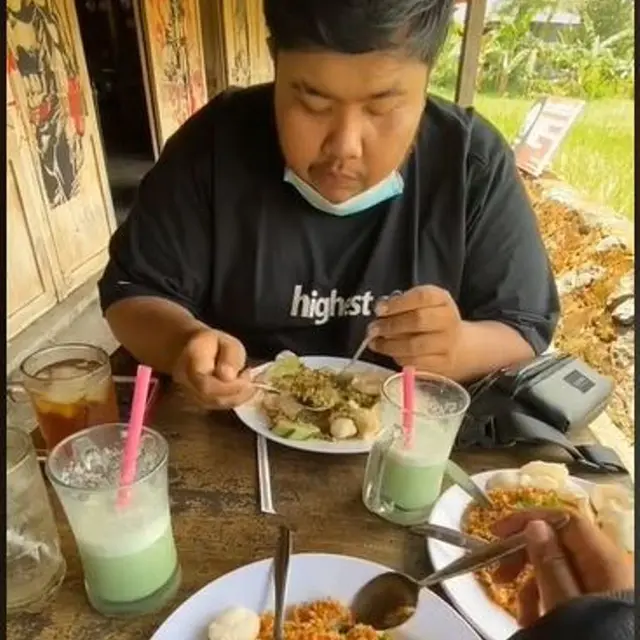 Warung di Yogya Sajikan Nasi Goreng Rp5 Ribu Bonus Pemandangan ...