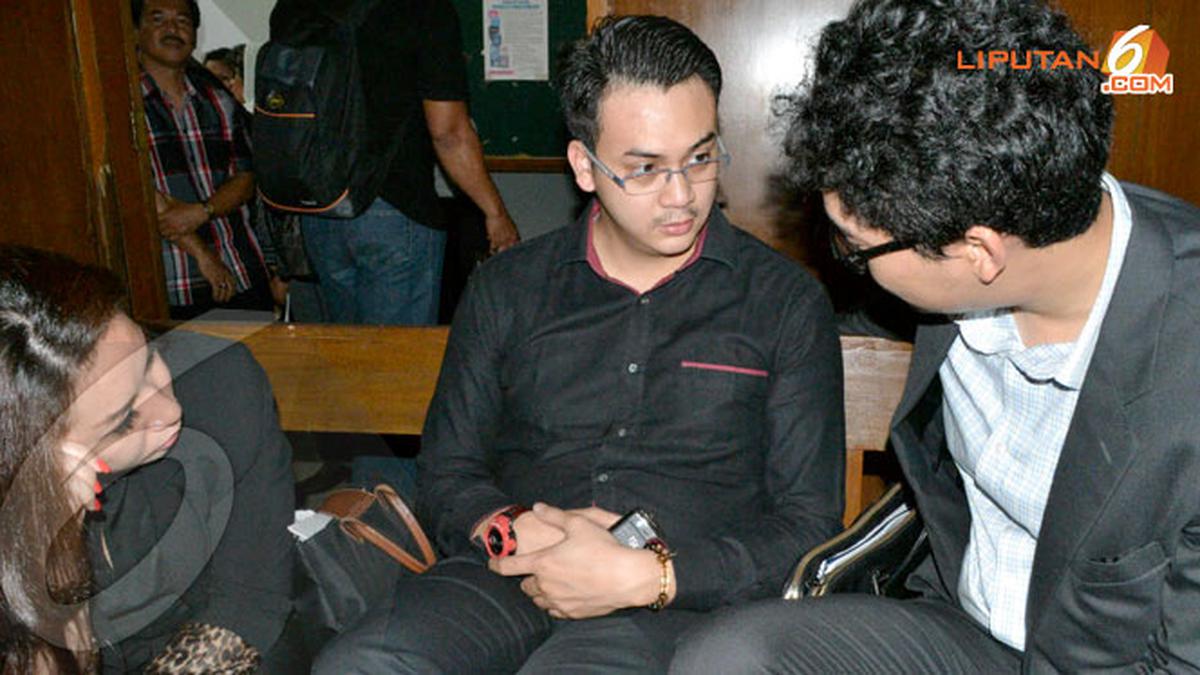 Didakwa Pasal Berlapis, Dimas Andrean Anggap Salah Paham - ShowBiz ...