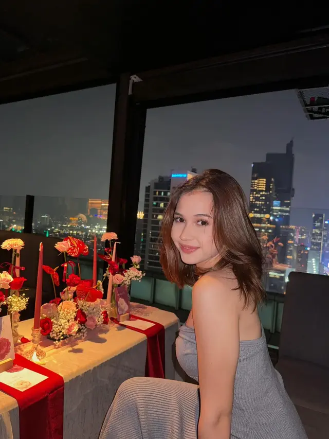 7 Potret Sandrinna Michelle dan Junior Roberts Dinner Romantis Rayakan Anniversary - Hot ...