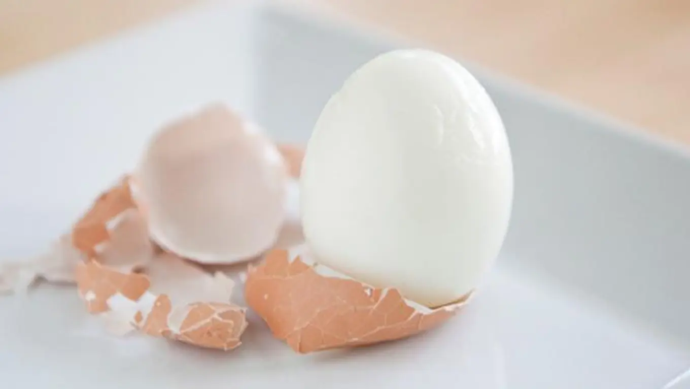 Trik Mengupas Kulit Telur Rebus Agar Tidak Hancur - Lifestyle Fimela.com