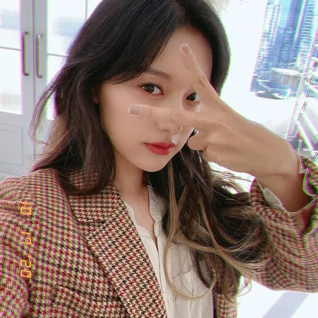 Kim Ji Won Gabung High Zium Studio, Kini Satu Agensi dengan Song Joong ...