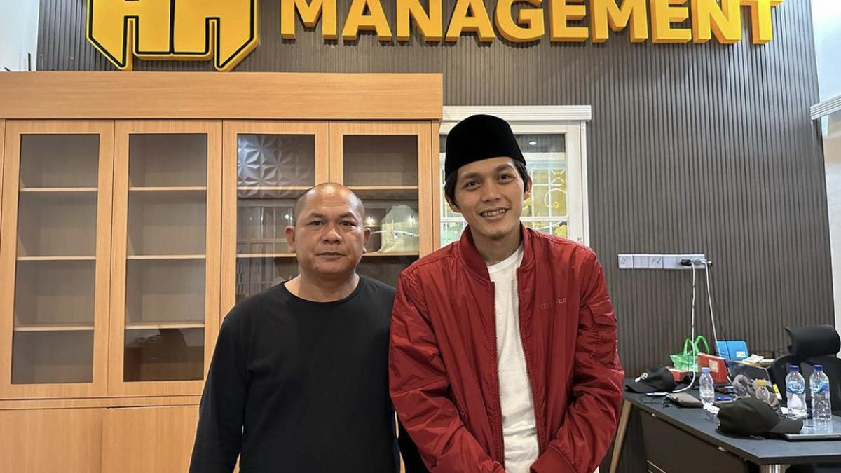 Potret Gus Iqdam dan Ning Nila Mampir dan Foto Bersama di Kantor Happy ...