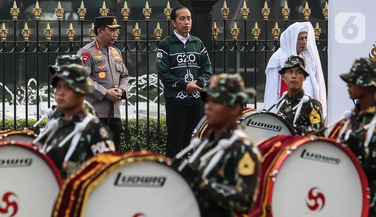 Momen Presiden Jokowi Lepas Kirab Merah Putih - Foto Liputan6.com