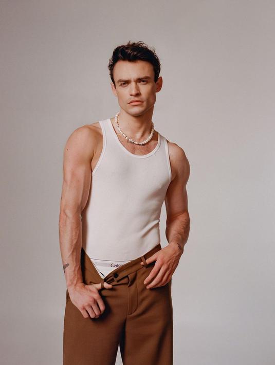 Thomas Doherty, Aktor The Invitation yang Punya Kharisma Khas - Foto ...