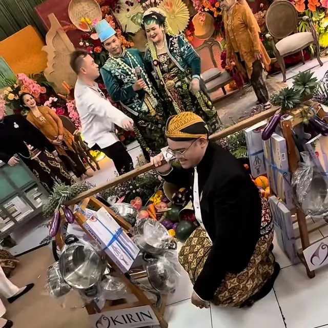 Mengulik Tradisi Upacara Bubak Kawah di Acara Pernikahan Putri Habibie ...