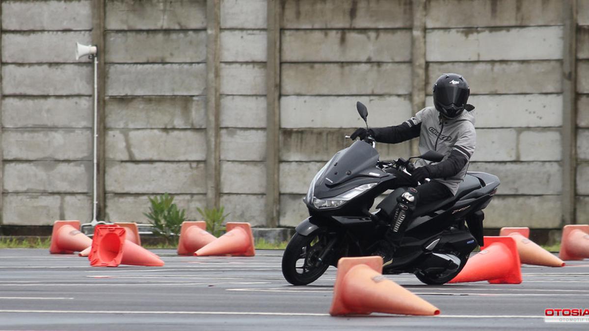 Review: Honda PCX 160, Lebih dari Ganti Baju - Berita Otosia.com