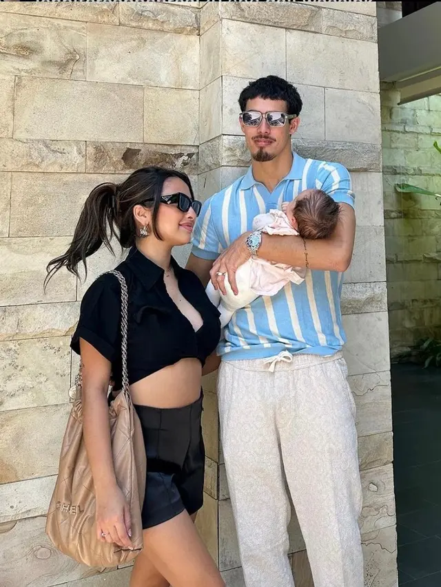 7 Momen Jennifer Coppen Ungkap Wajah Anak, Paras Bule Curi Perhatian ...