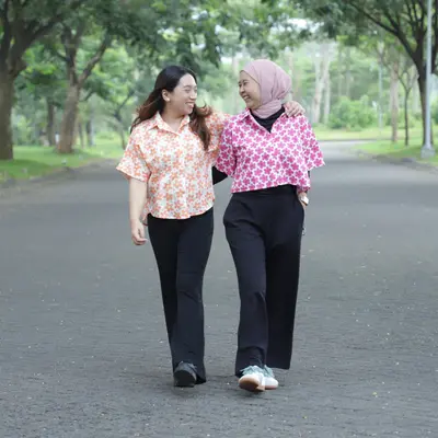 7 Tanda Aura Positifmu Sangat Kuat yang Membuatmu Disukai Banyak Orang - Lifestyle Fimela.com