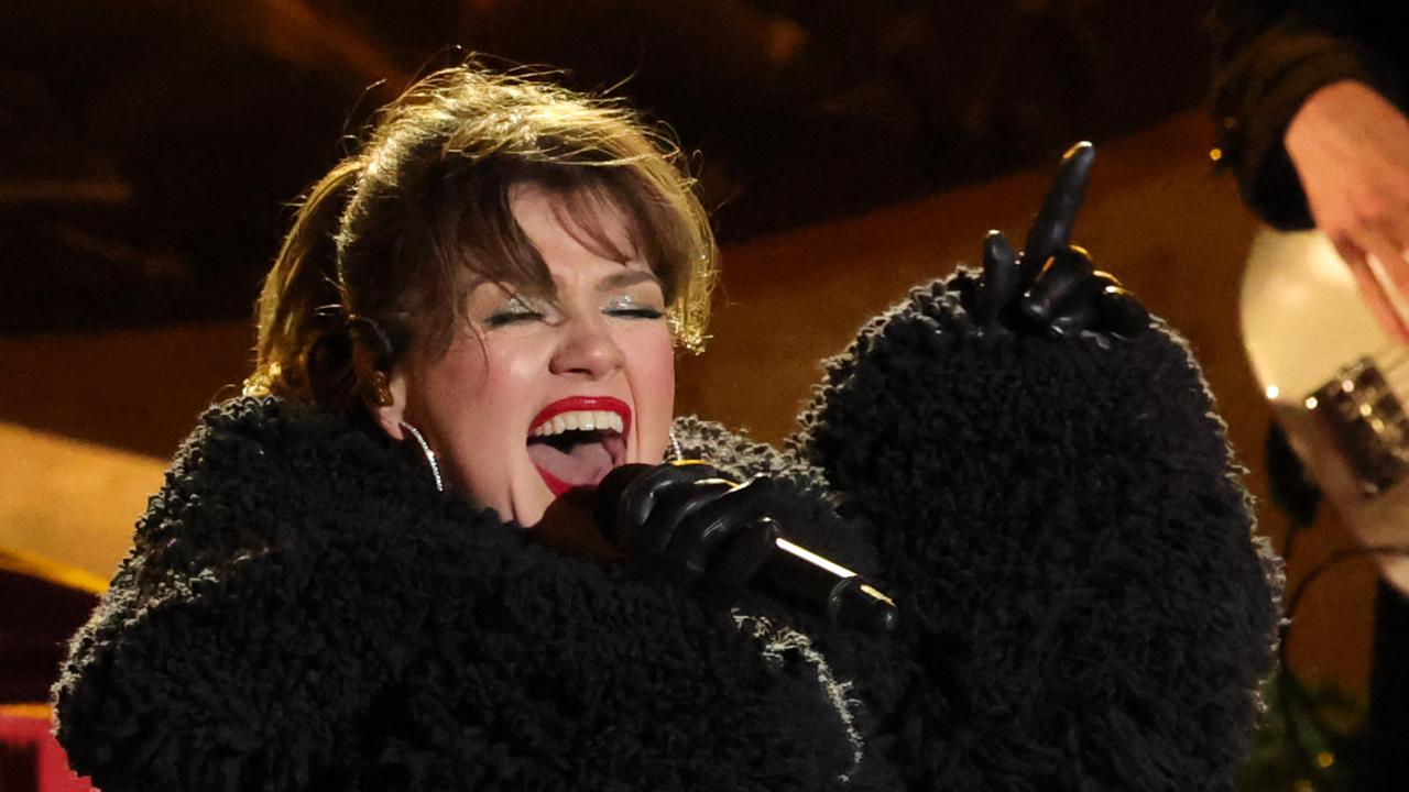 Lirik Lagu Underneath the Tree dari Kelly Clarkson, Selalu Kembali ke ...