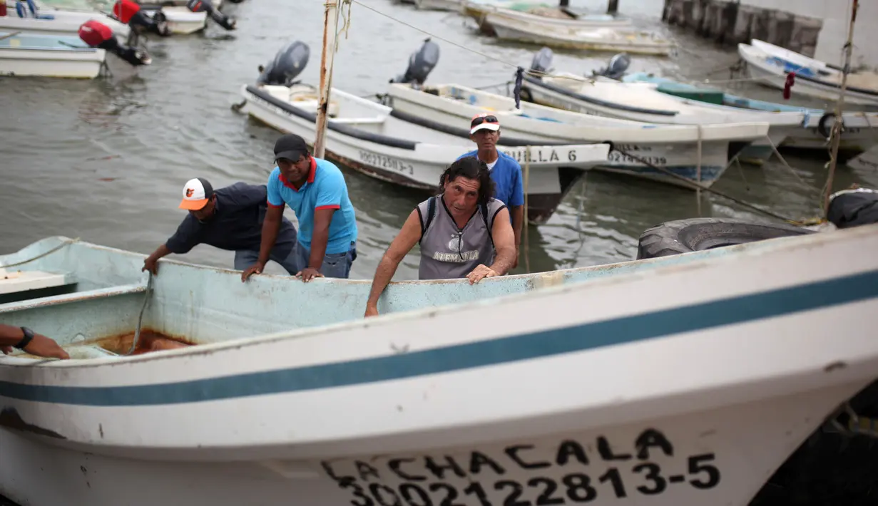 PHOTO: Saat Jalan Raya di Meksiko Jadi Tempat Parkir Perahu Nelayan ...
