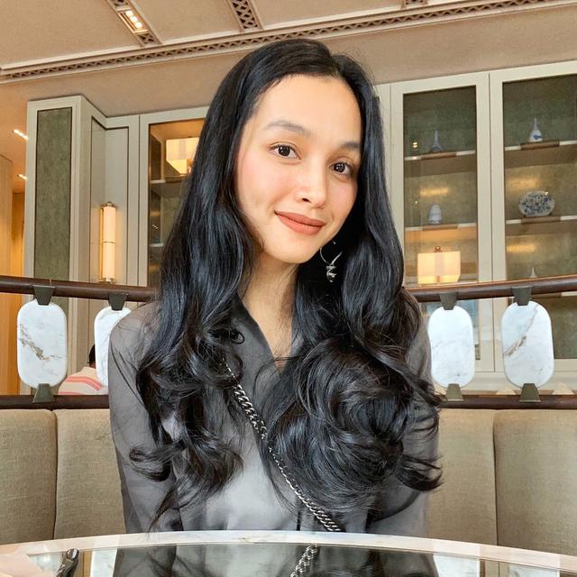 Lama Tak Terlihat, Ini 6 Potret Terbaru Tya Arifin Setelah Berhijab - Hot Liputan6.com