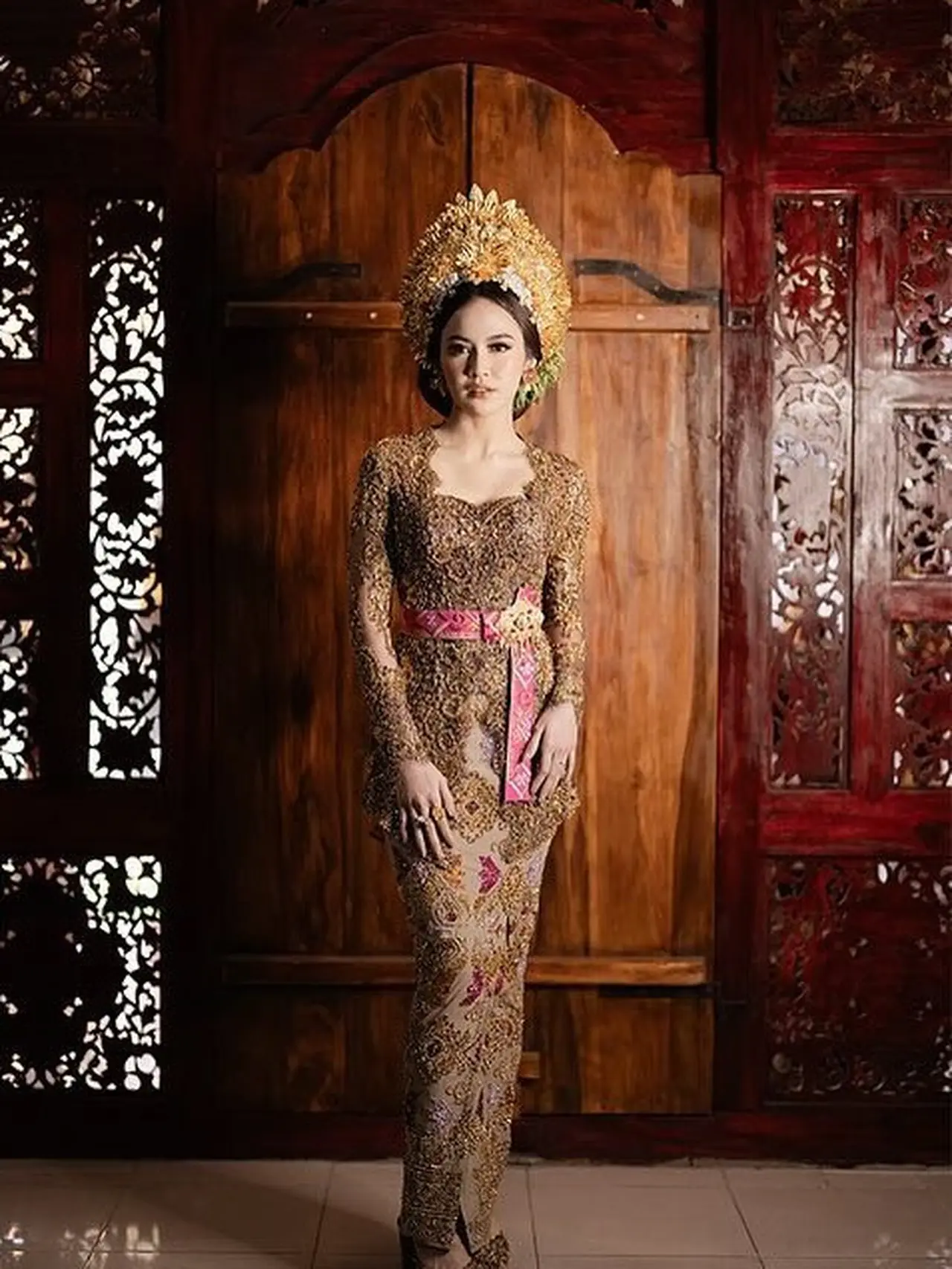 Melirik Potret Artis yang Tampil Anggun bak Bangsawan dengan Baju Adat ...