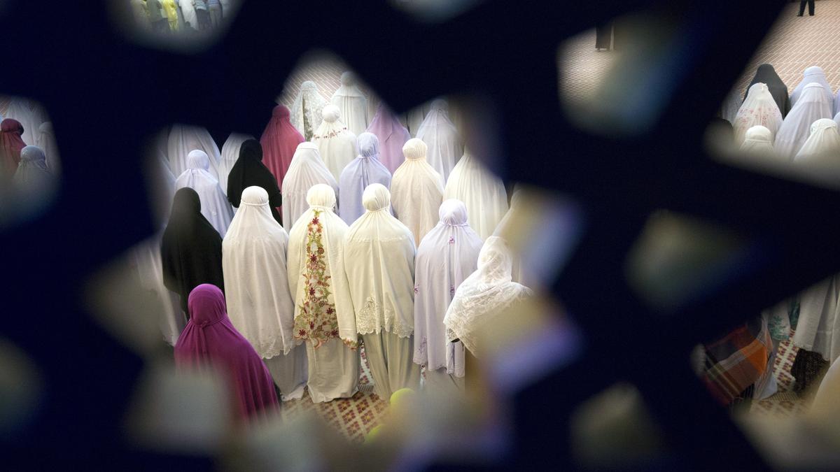 Membaca Qunut Witir di Pertengahan Ramadan, Bagaimana Hukumnya?