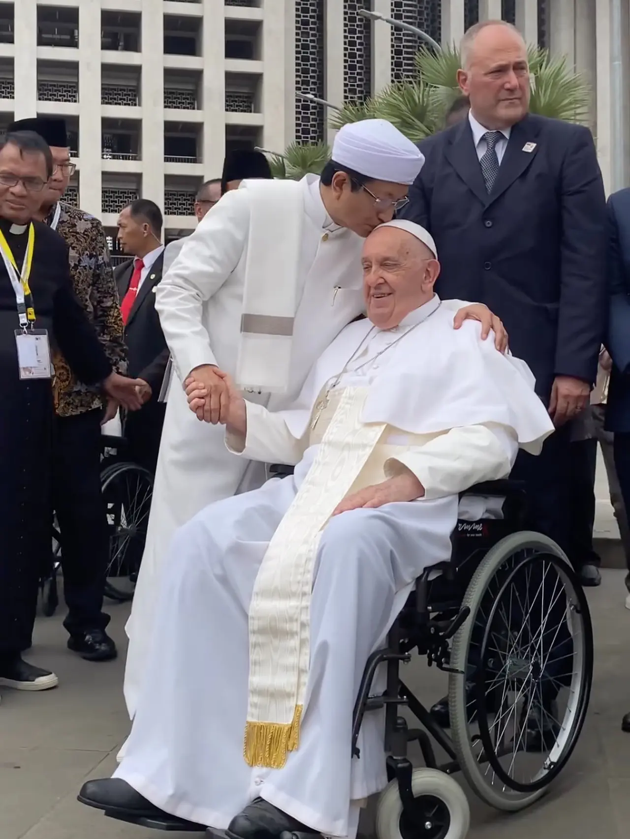 6 Potret Paus Fransiskus Ketemu Imam Besar Masjid Istiqlal, Jabat ...