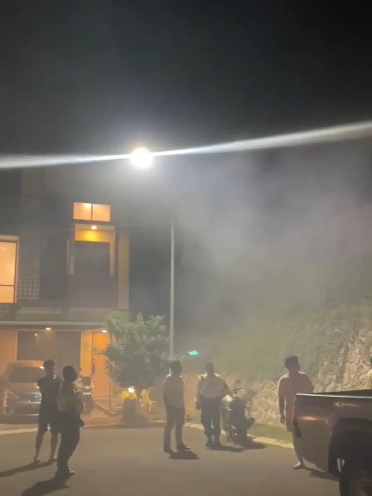 Perumahan di Bogor Dikepung Asap Bakar Sampah, Banyak Anak Menderita ...