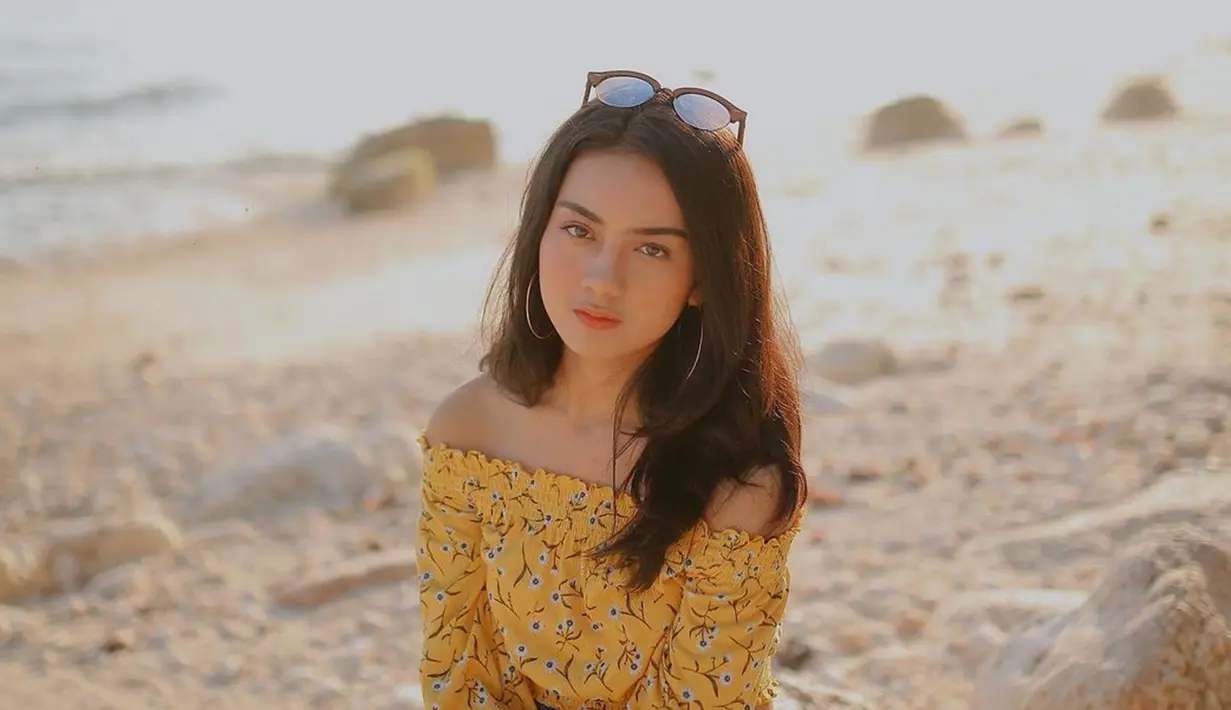 Potret Ersya Aurelia dengan Outfit Off Shoulder, Makin Memesona - Foto ...