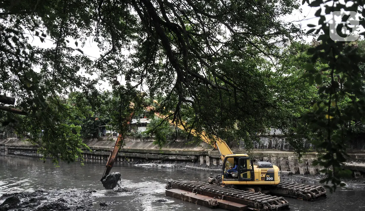 Gerebek Lumpur Kali Cideng - Foto Liputan6.com