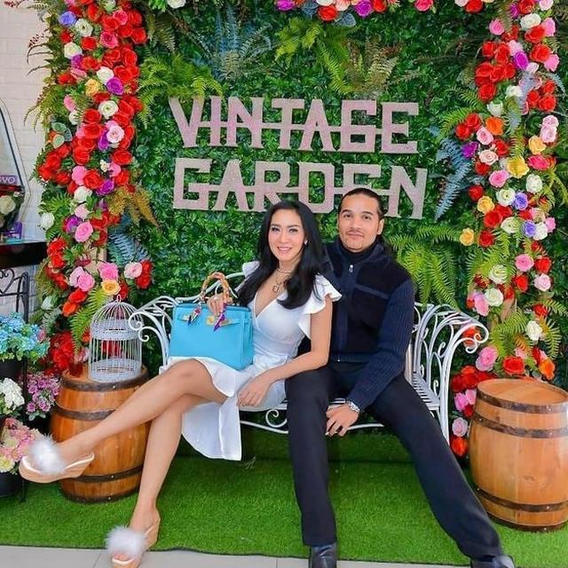 Anniversary Ke-15, Ini 6 Momen Mesra Romy Rafael dan Istri yang ...