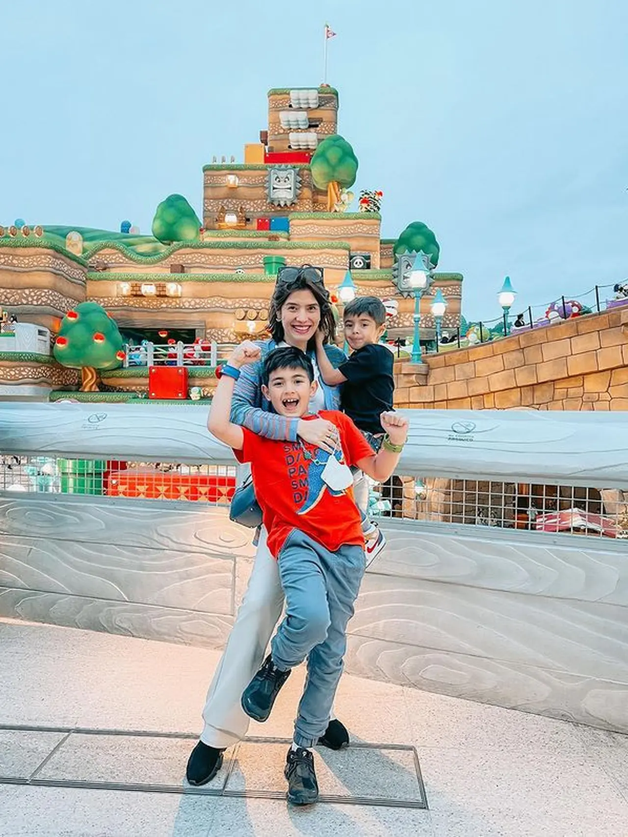 10 Potret Carissa Putri dan Dua Anaknya yang Super Ganteng, Netizen ...