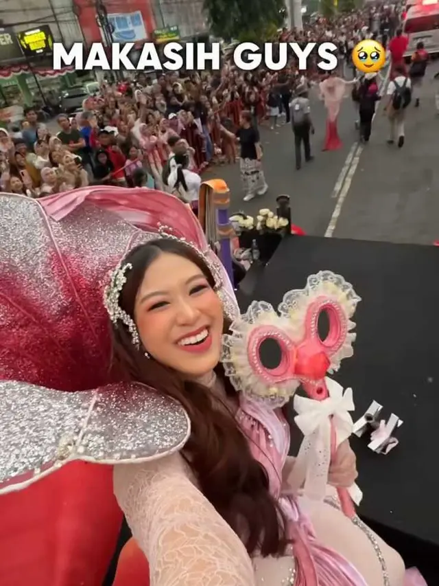 9 Gaya Artis di Jember Fashion Carnaval 2025, Kostum Rossa Curi ...