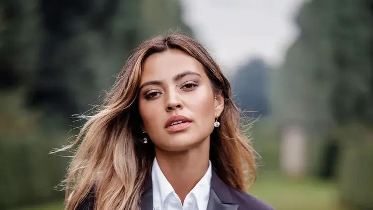 5 Inspirasi Model Jas Wanita Modern dan Elegan untuk April 2025