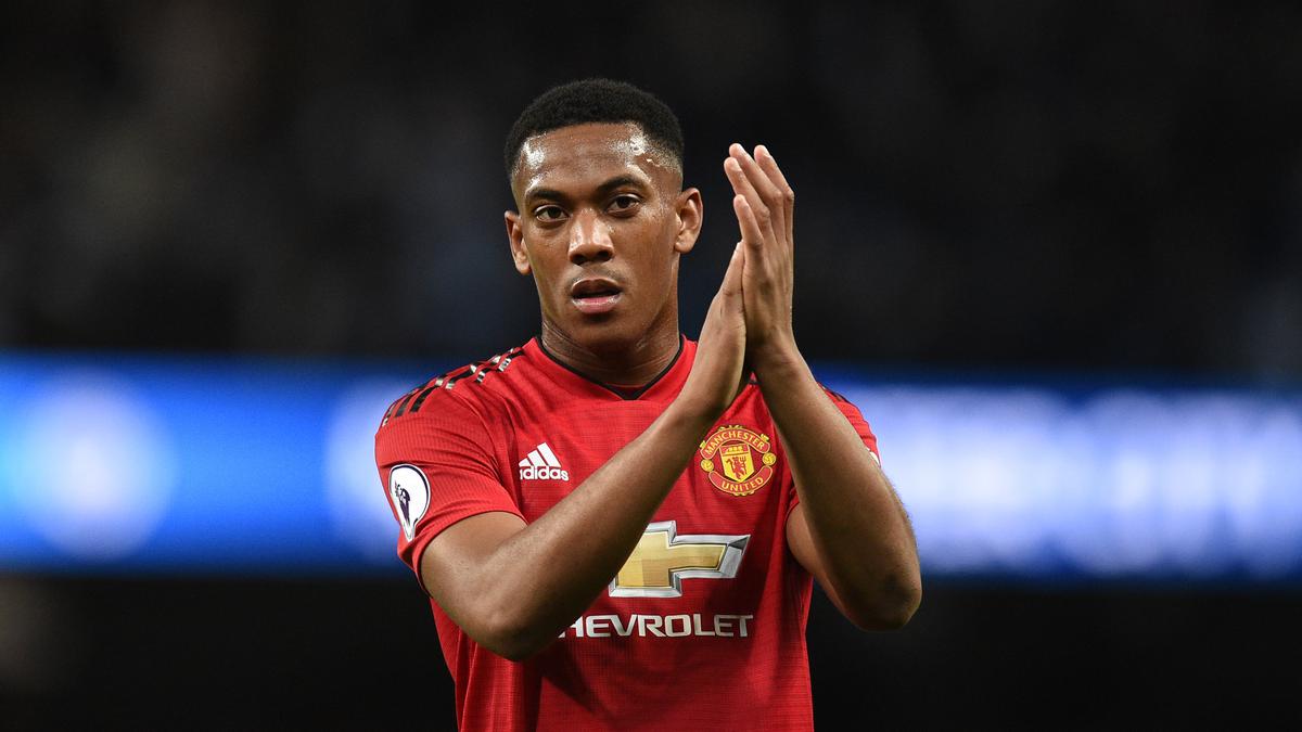 Anthony Martial Putuskan Bertahan di Manchester United