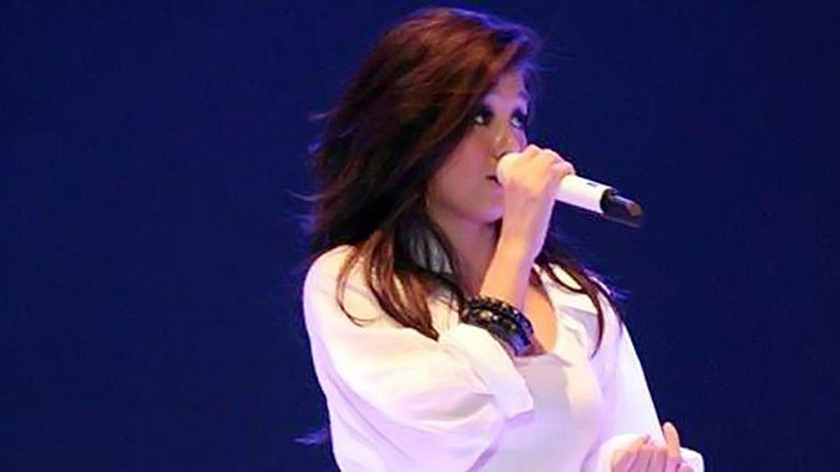 Ironis! Konser Agnes Monica di Austin Sepi Penonton
