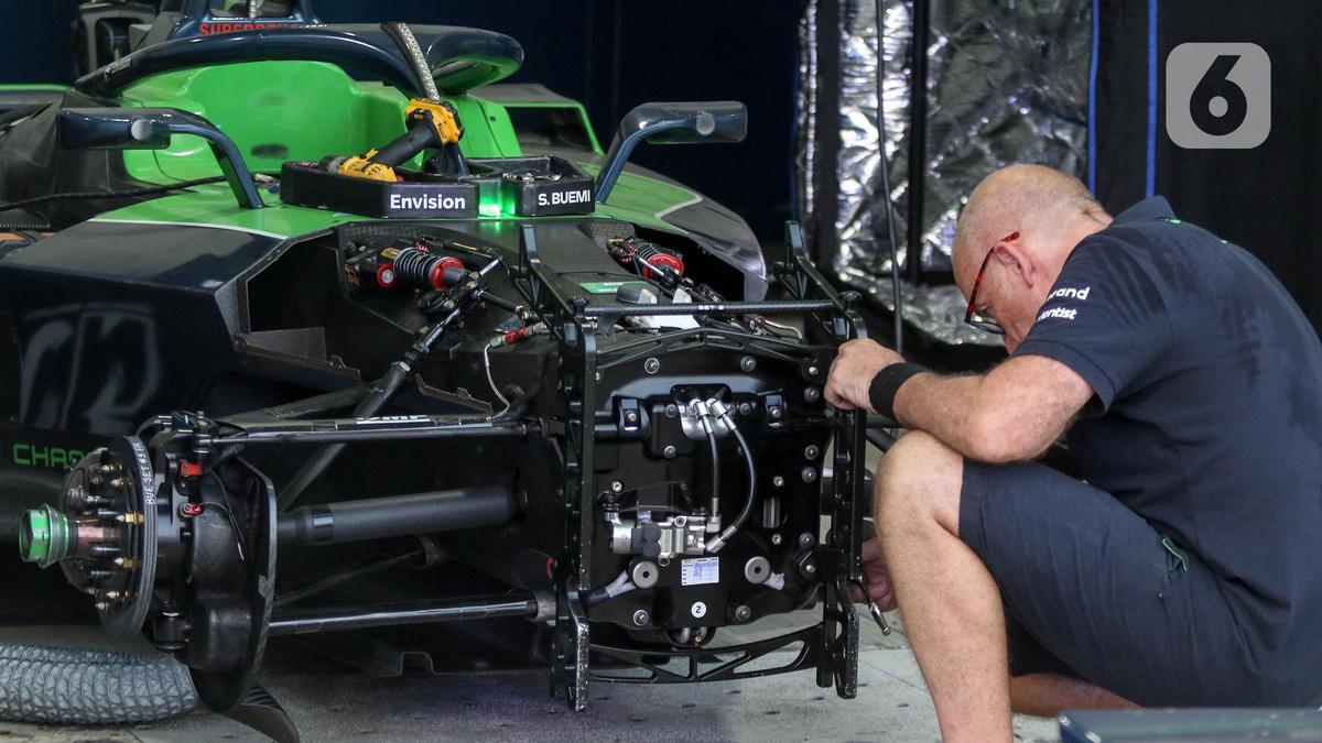 Melihat Kesibukan Paddock Tim Balap Formula E Jelang Balapan di Jakarta ...