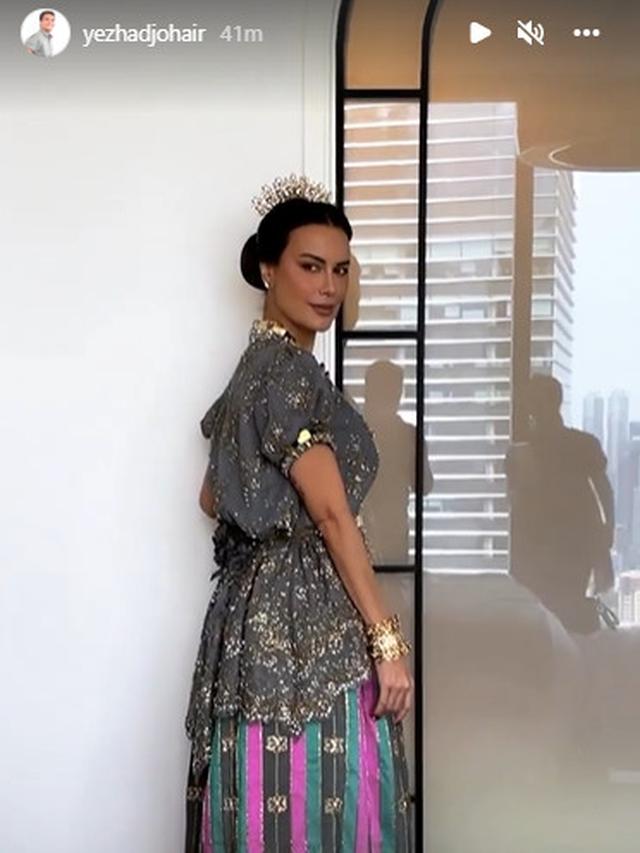 6 Potret Sophia Latjuba di Pernikahan Eva Celia, Tak Kalah Cantik dari ...