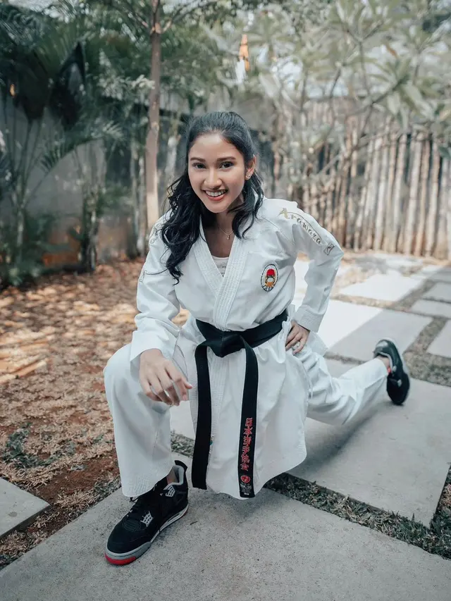 7 Pesona Claresta Taufan, Atlet Karate yang Kini Kian Populer di Layar ...