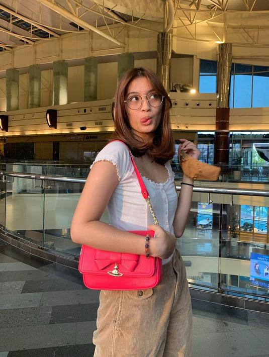 FOTO: Gaya Kasual Maura Gabrielle, Simpel dan Stylish - Foto Liputan6.com