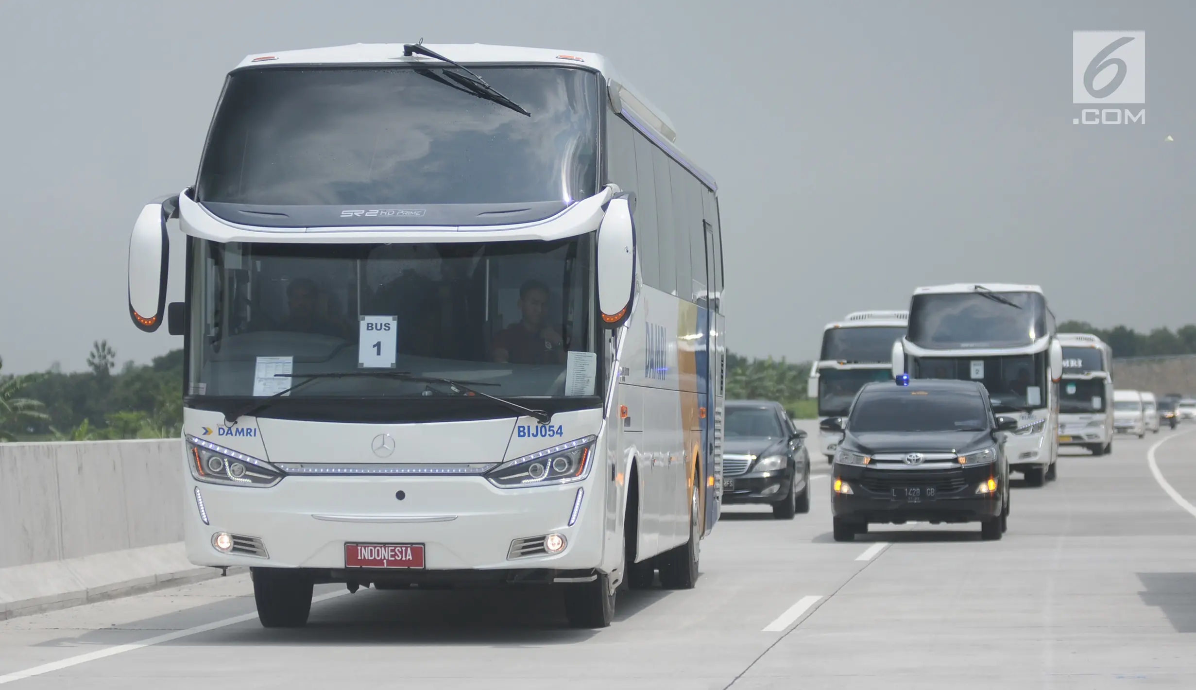 FOTO: Naik Bus, Presiden Jokowi Uji Coba Tol Trans Jawa - Foto Liputan6.com