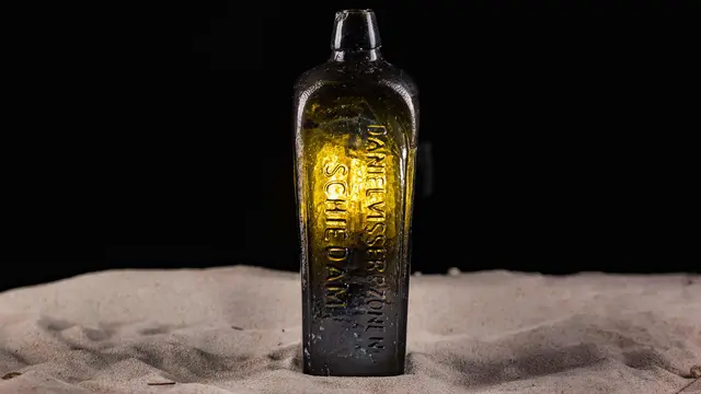 Pesan dalam Botol Tertua di Dunia Ditemukan di Australia - Global ...