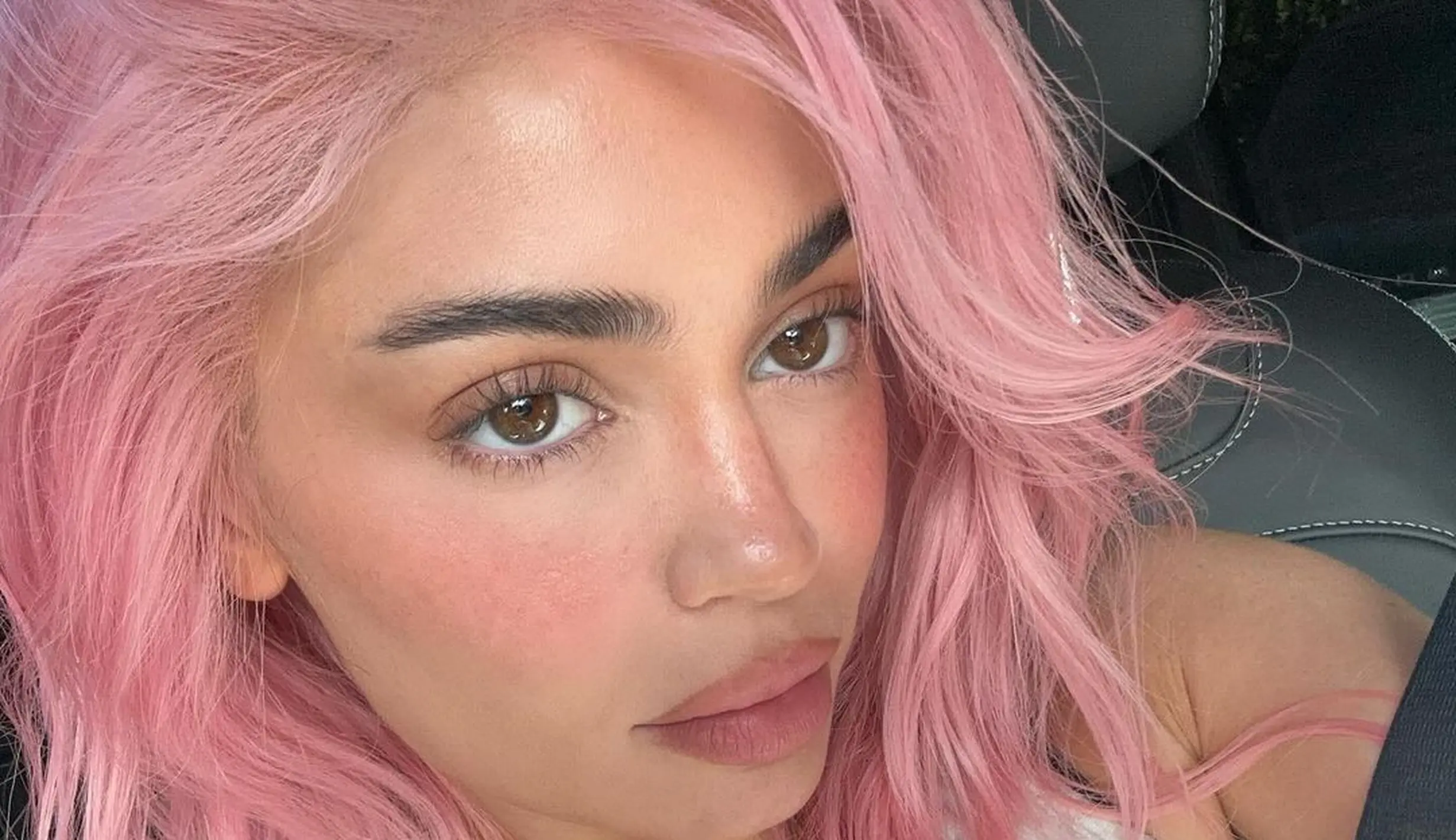 6 Potret Kylie Jenner Ubah Warna Rambut jadi Pink Pastel, Bikin ...