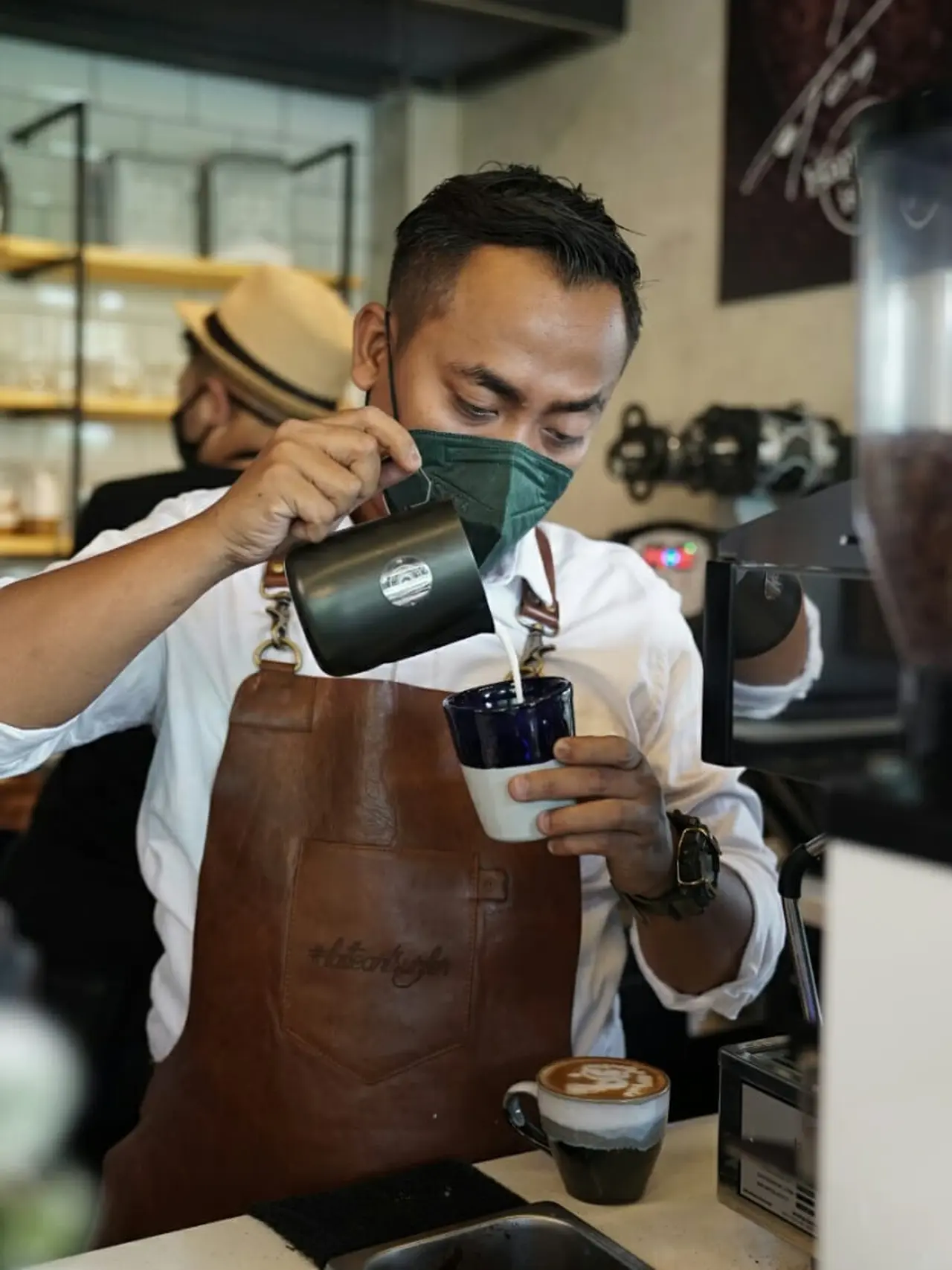 Buka Kedai Kopi, Elzan Aziz Tak Mau Pasrah di Masa Pandemi - ShowBiz ...